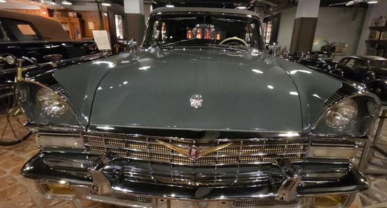 В музее техники Вадима Задорожного можно увидеть бронированное авто ...