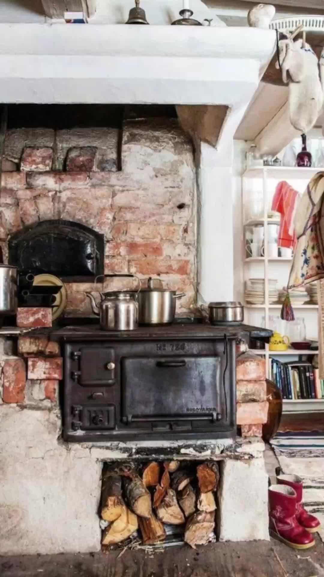 Мастер декора | Планировка возродилась: печь, стол, кровать в одной ...