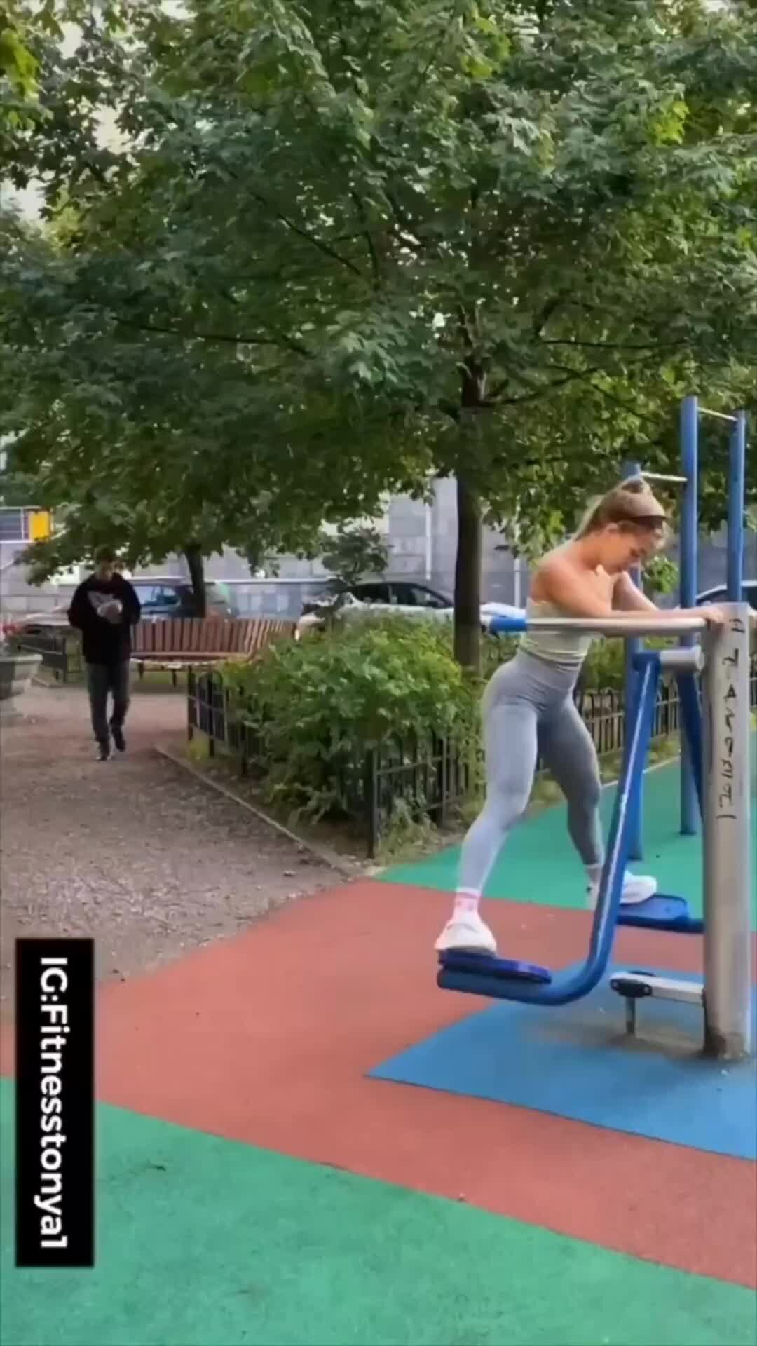 Fitness Samka | Она засмотрелся на мою 🍑 и порвал штаны😳🤯 | Дзен