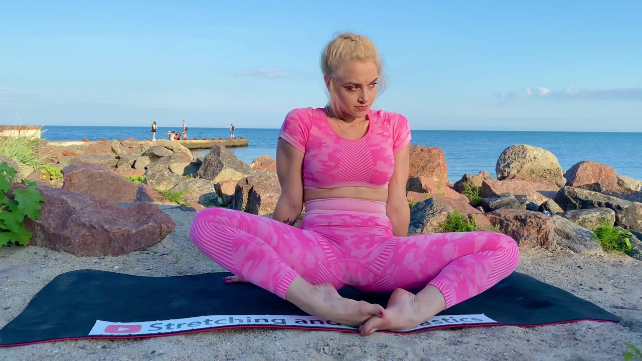 Contortion Workout. STRETCH your LEGS - Splits. yoga and Gymnastics