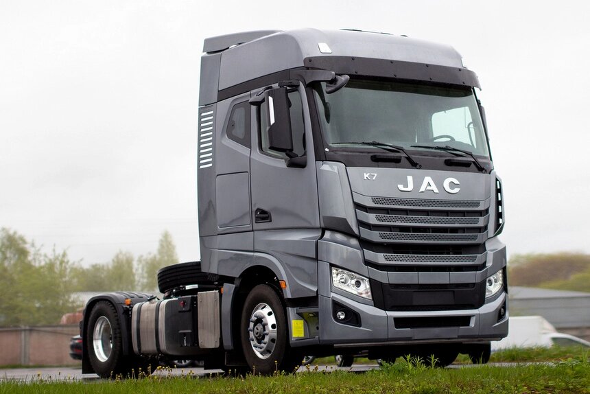 Из Китая своим ходом. В Беларусь прибыл седельный тягач JAC K7 | abw.by | Дзен