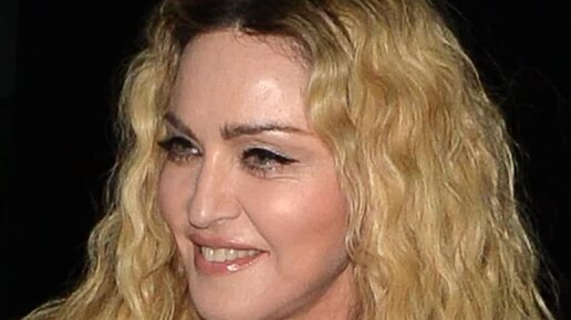 Wday.ru | 65-летняя Мадонна в прозрачном платье обнимается с новым возлюбленным | Дзен