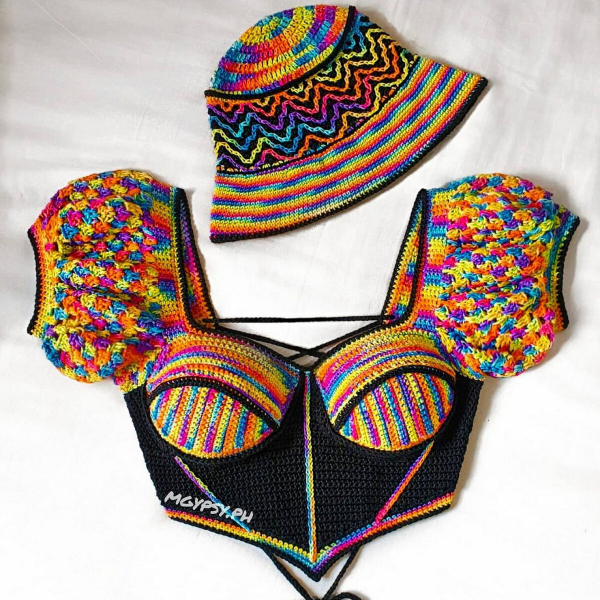 Незабываемые красочные вещи крючком от зарубежной мастерицы Aly Gene ...