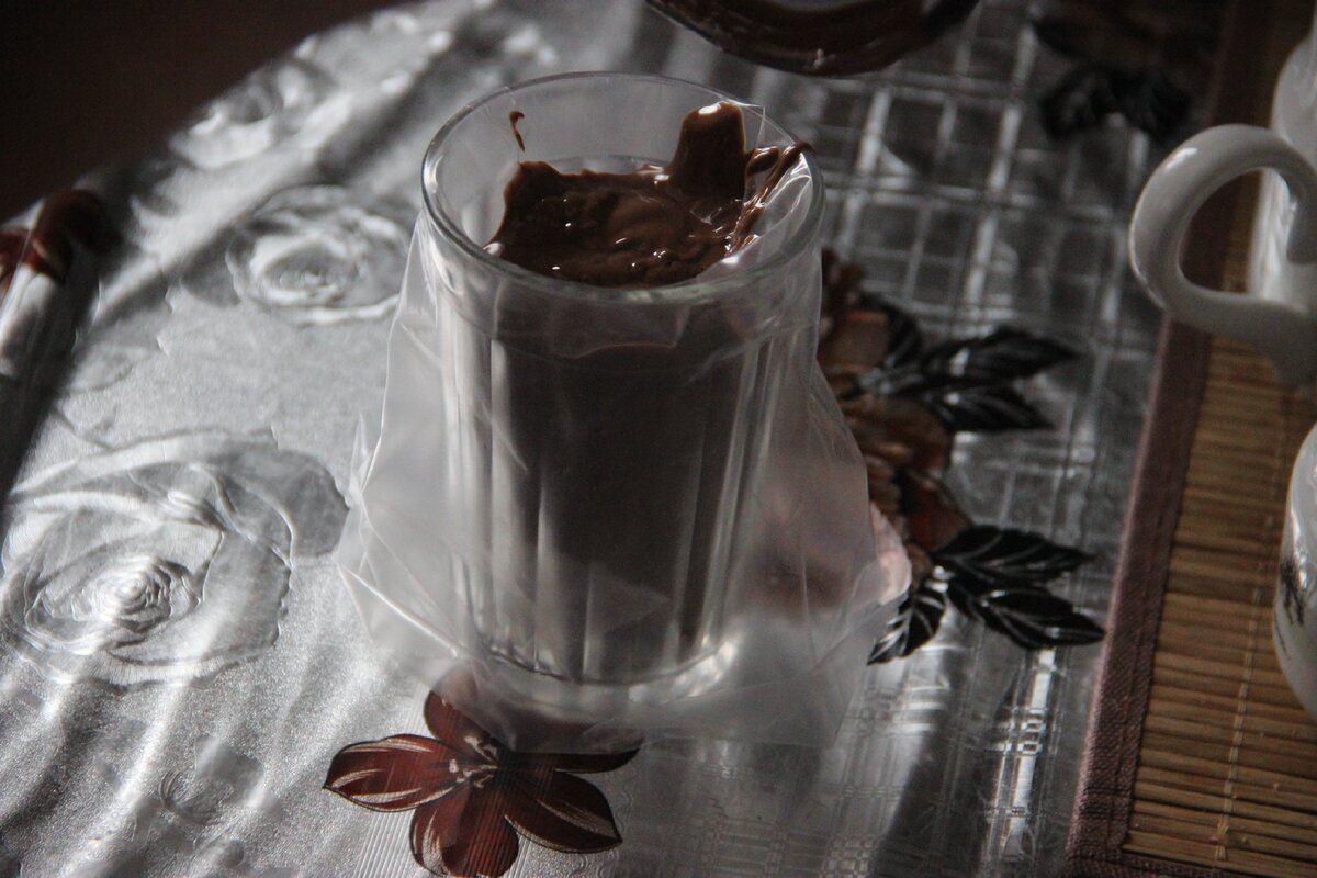 Супруга решила сделать плитку шоколада собственного производства. Показываю и объясняю весь ...