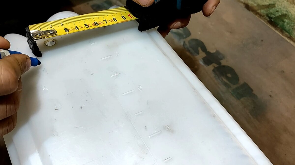 Показываю три свои самоделки из 10 литровых пластиковых канистр ...