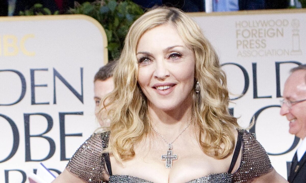 «И никакого фотошопа»: 65-летняя Мадонна показалась поклонникам в кружевном белье | Wday.ru | Дзен