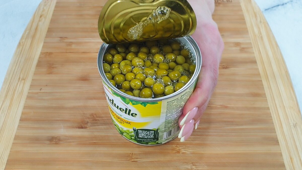 Банка горошка и 3 яйца и готовлю простой рецепт салата из простых ...