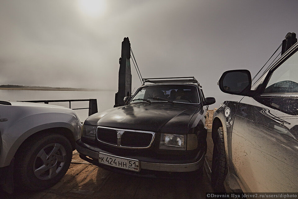 Приехал на паром через Двину и попал в большую пробку из-за грибников ...