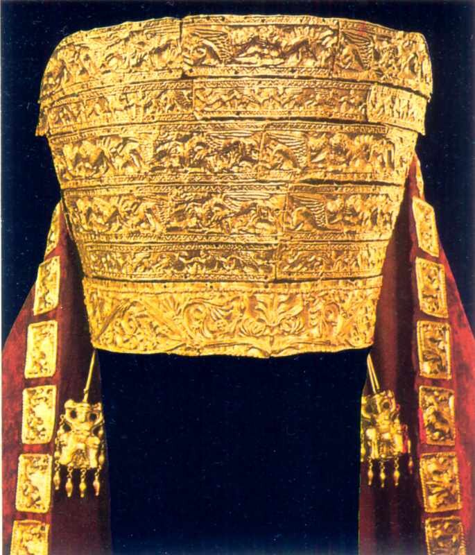 Золотая скифская пектораль. Одна из самых известных и дорогих находок ...