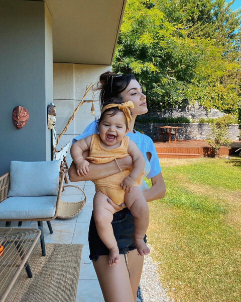 Стены из окон: как выглядит дом Эды из "Постучись в мою дверь" | Уютный дом с BLIZKO | Дзен