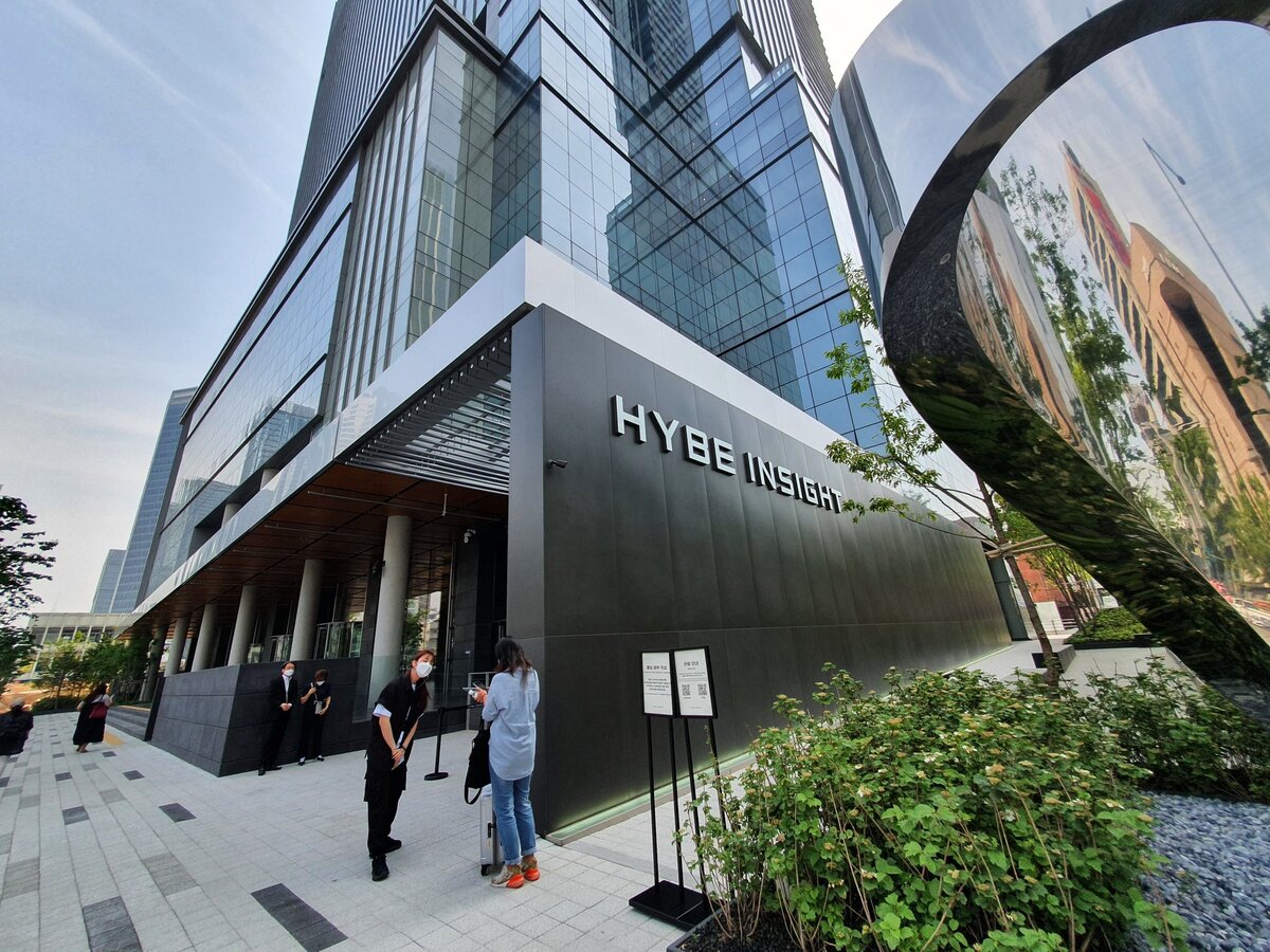 Открытые двери HYBE INSIGHT: Добро пожаловать на экскурсию по музею BTS ...