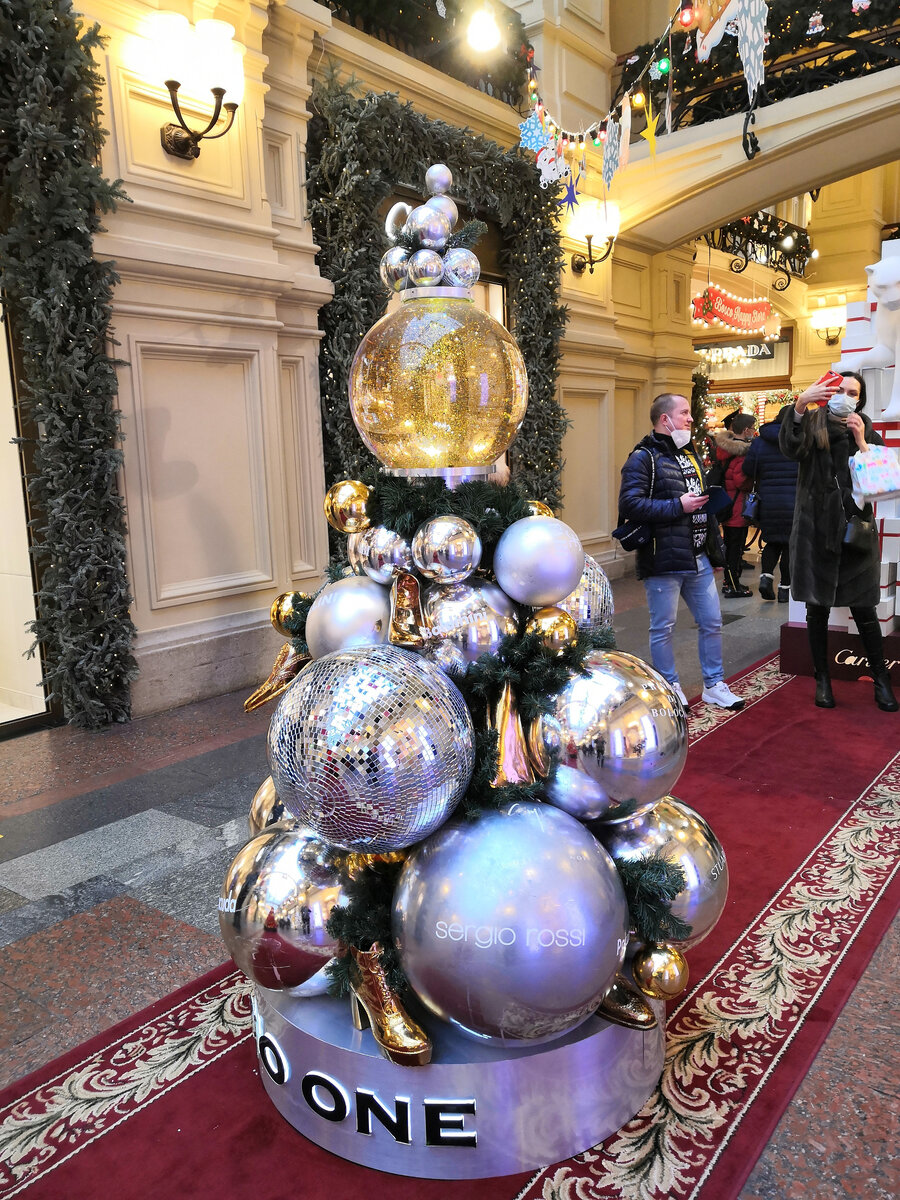 Самая высокая и самая дорогая: необычные новогодние ёлки | Фишки и ...