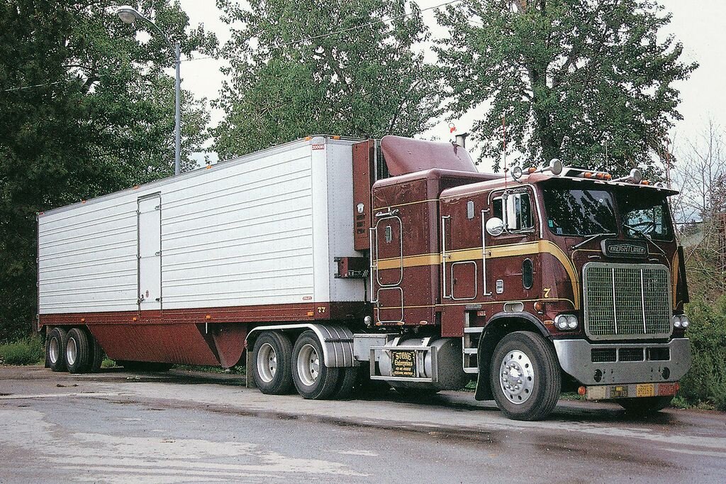 Freightliner Powerliner и его массивный 19-литровый Cummins KTA ...