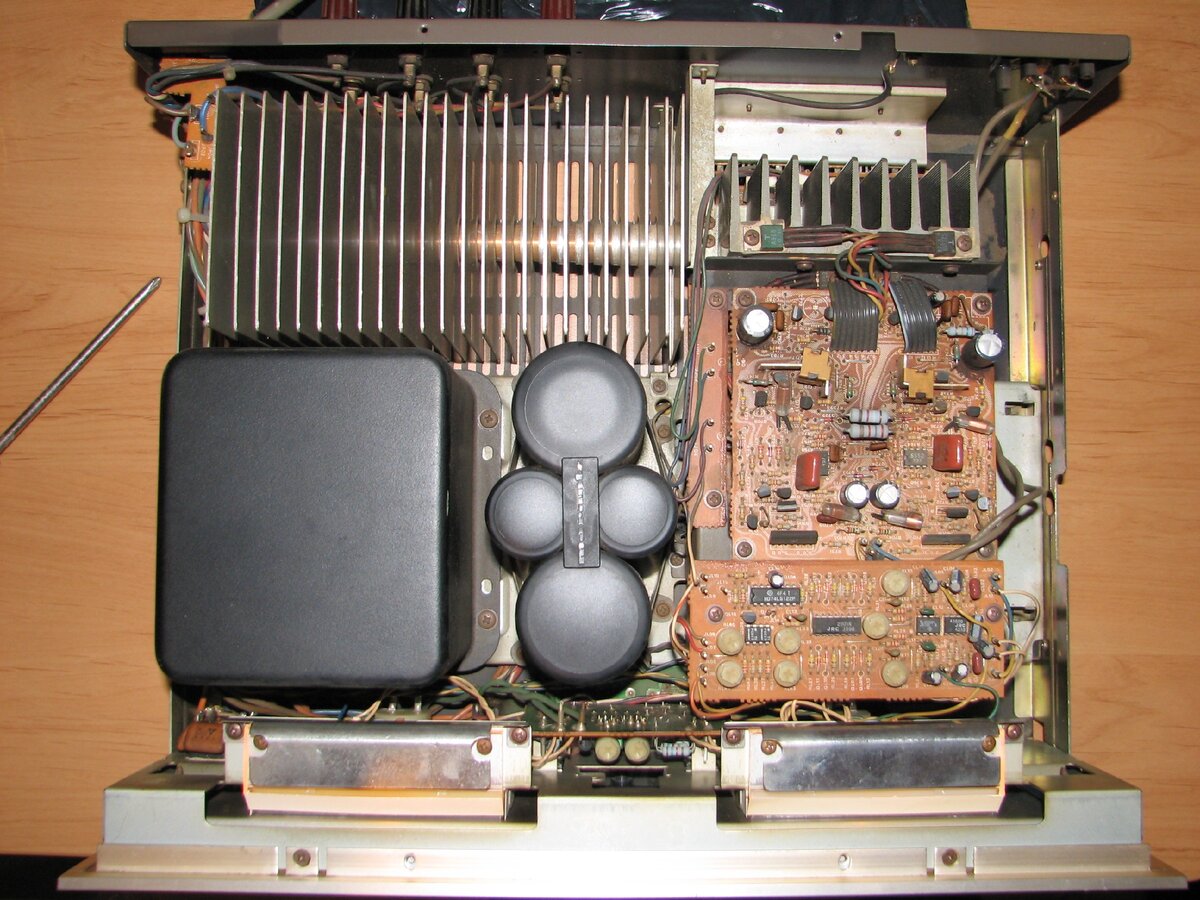 Двухблочный усилитель из 80-х: Marantz SC8 + Marantz SM8 ...