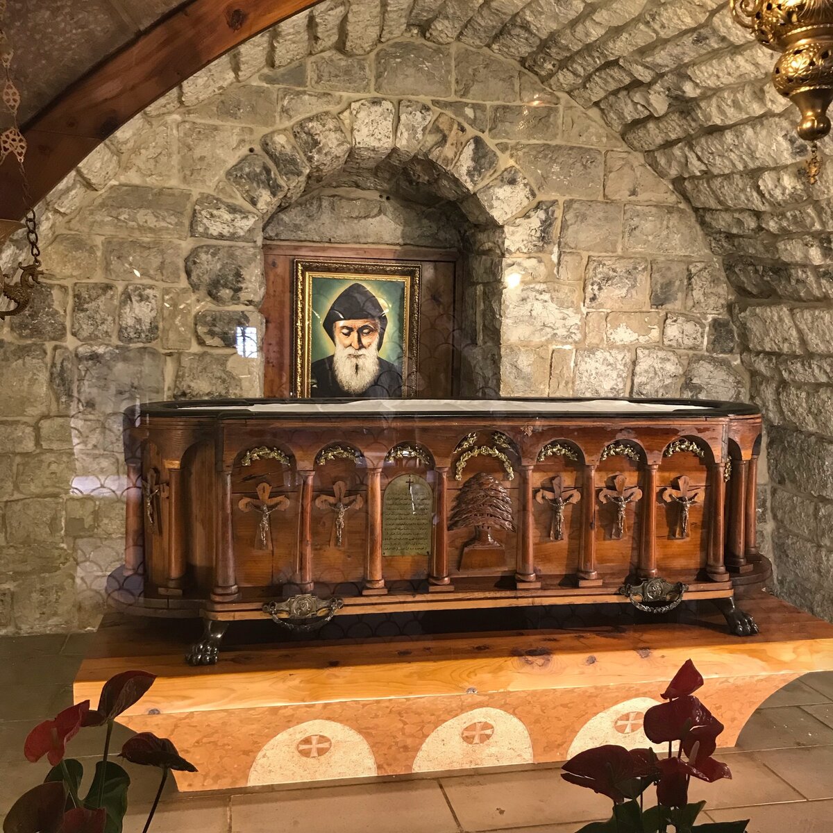 Кто такой Святой Шарбель, и как он лечит людей после своего ухода ...