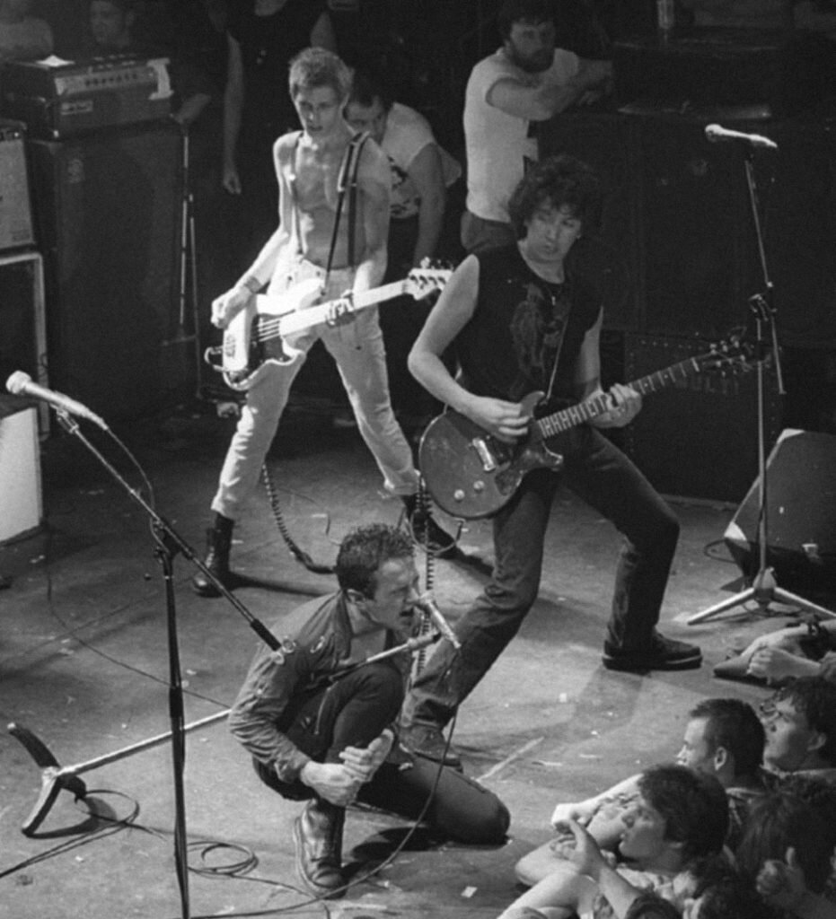 GRINDERS: КРЕПКИЙ БРИТАНСКИЙ ОРЕШЕК | Soberger | Дзен