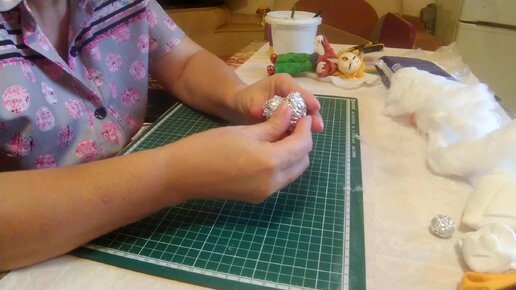 Лепим лицо плачущего мальчика для ватной игрушки Мастер класс