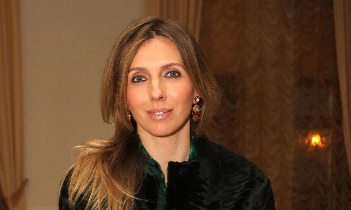 «Больно смотреть»: 54-летняя Светлана Бондарчук примерила на себя образ 18-летней | Wday.ru | Дзен