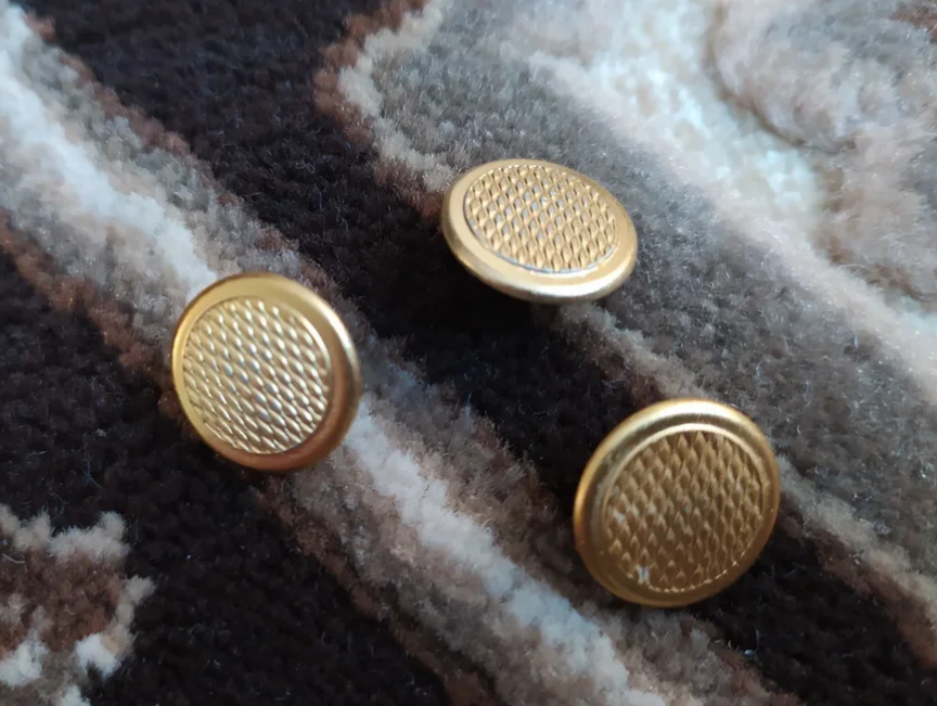 Почему на советские "винтажные" пуговицы сегодня высокие цены ...