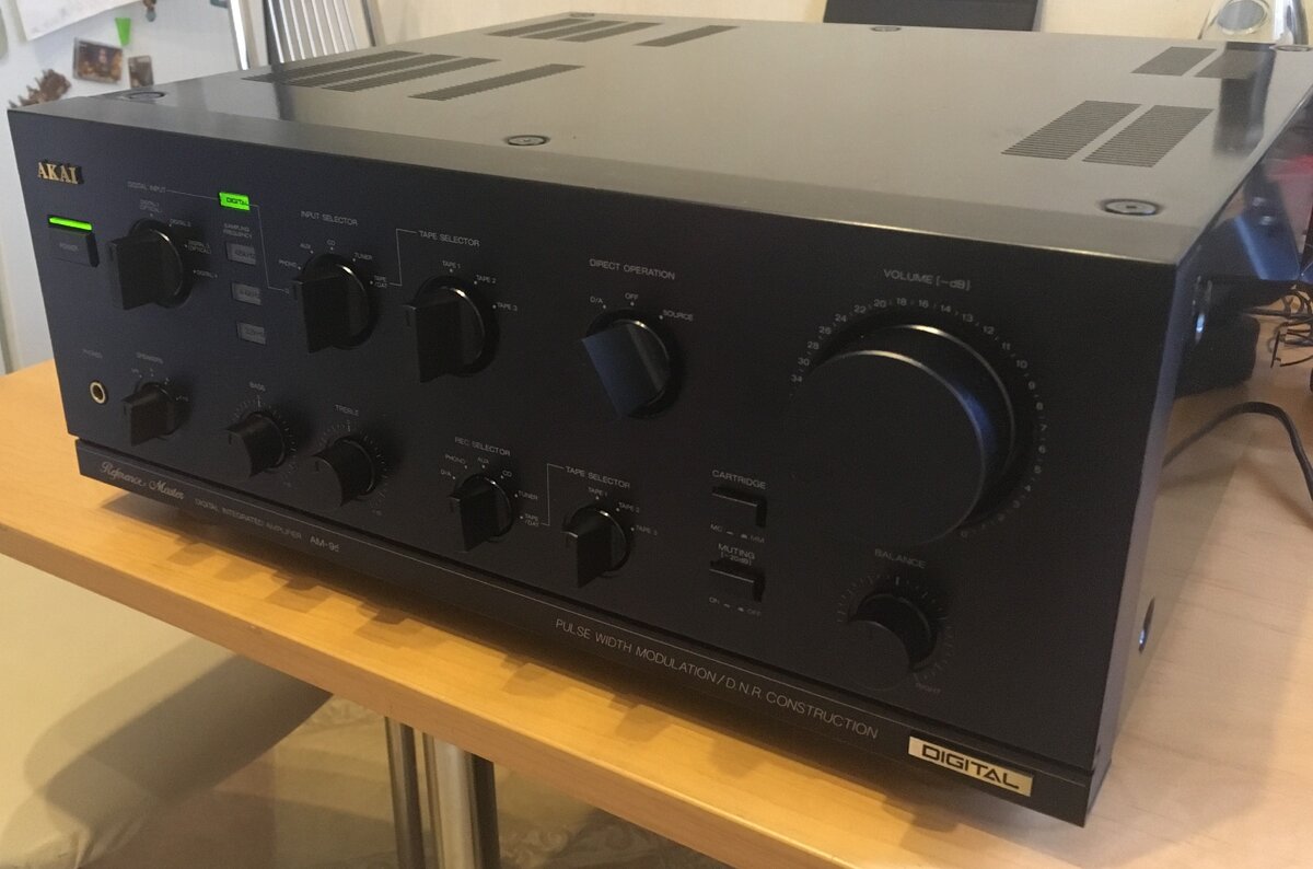 Полный усилитель со встроенным ЦАП конца 80-х: Akai AM-95 ...