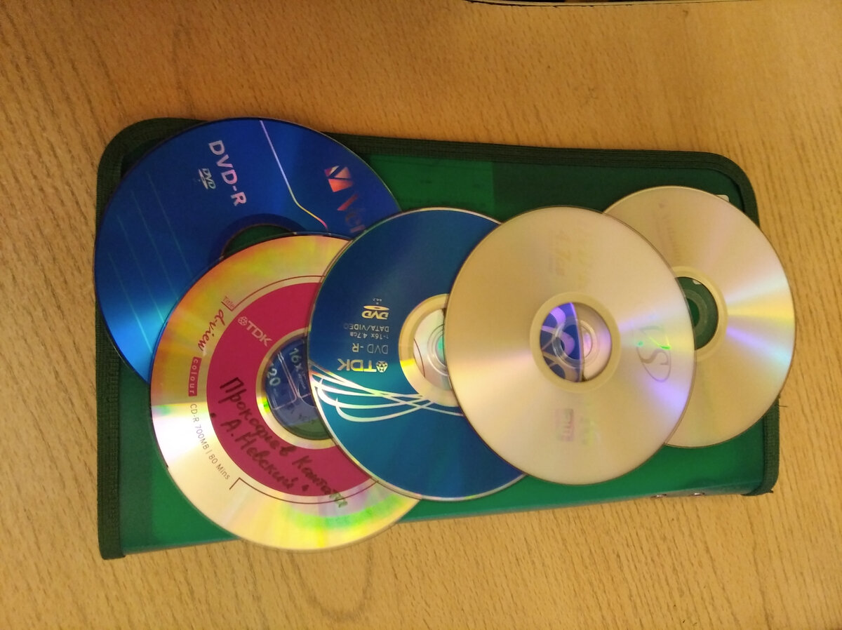 Где лучше всего хранить фотографии и видеоархивы. На флэшке, HDD, DVD ...