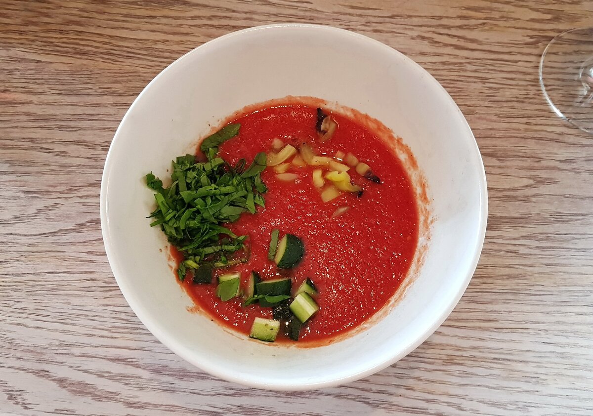 Гастробар "Пекло", где не все блюда "горячи". 10990 рублей на четверых ...