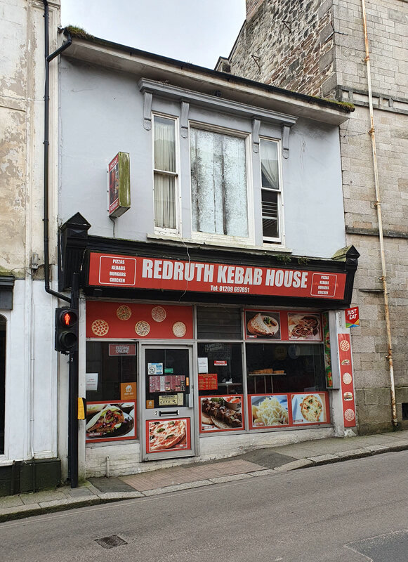 Торговцы-мигранты сделали своими наложницами почти 60 школьниц: одну из ...