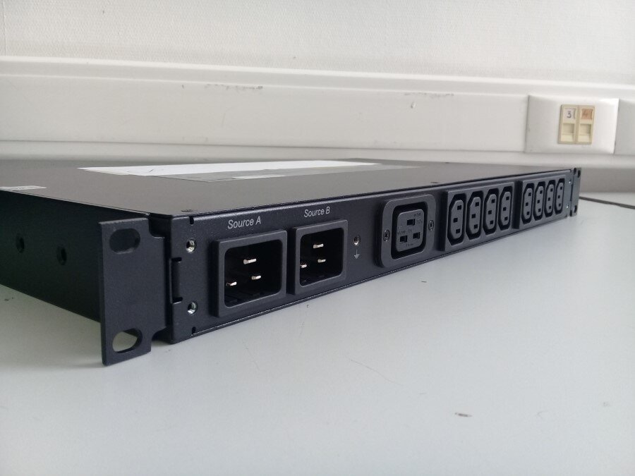 APC Rack ATS AP4423A — стоечный автоматический переключатель нагрузки ...