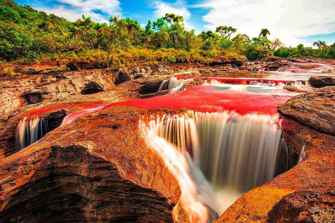 Râul Zeilor. Secretele celui mai frumos râu din lume.Apele acestui râu ...