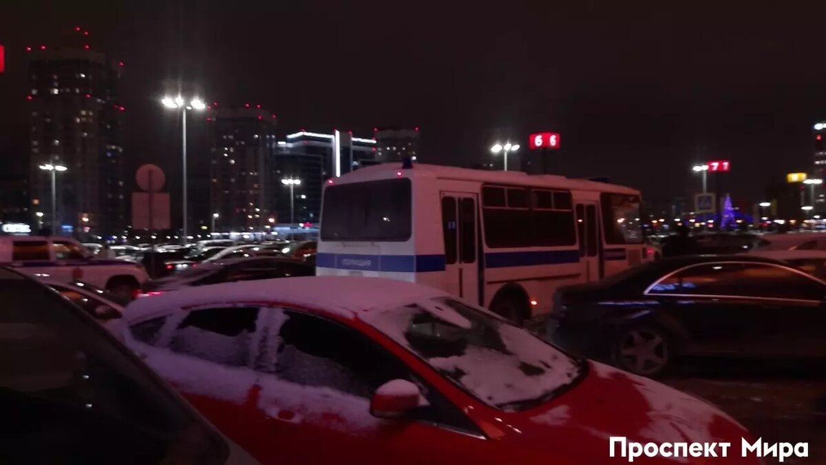Полицейские устроили рейд по поиску мигрантов в «Планете Нашли 10