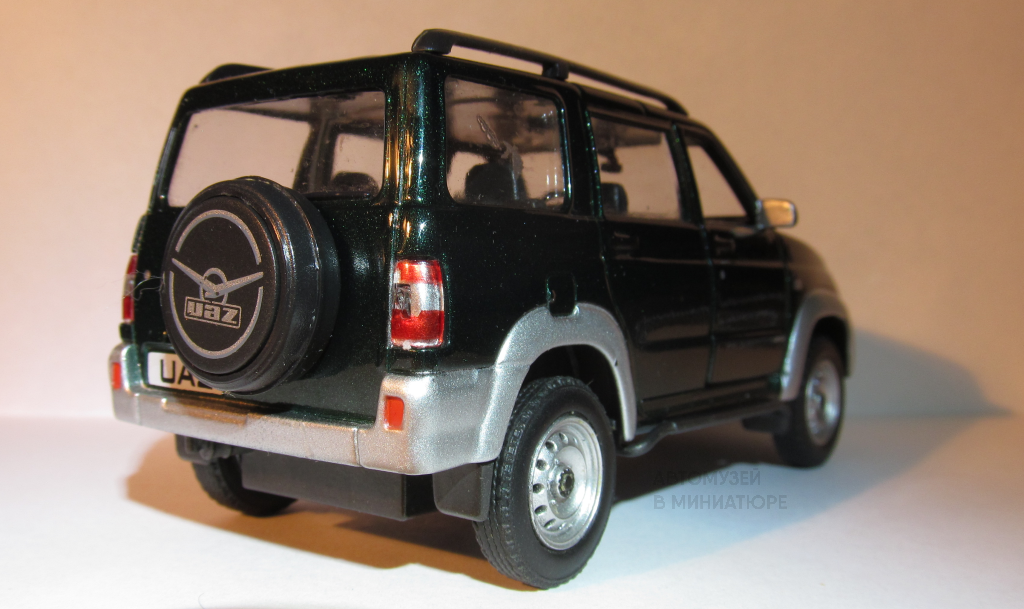 УАЗ «Патриот» (UAZ «Patriot») в масштабе 1:43 - ранняя и поздняя модель ...