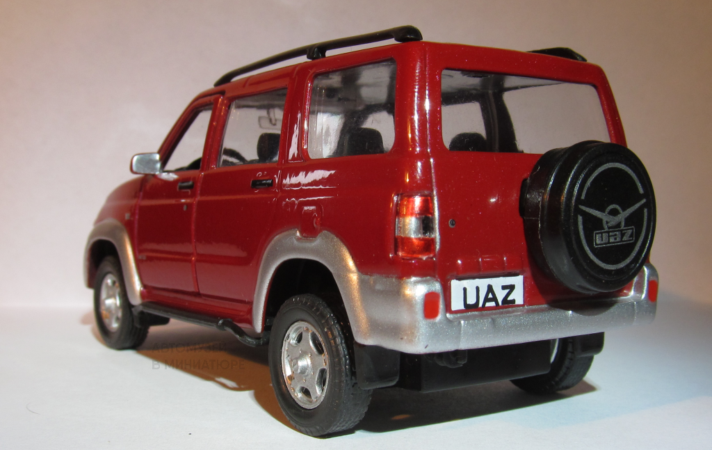 УАЗ «Патриот» (UAZ «Patriot») в масштабе 1:43 - ранняя и поздняя модель ...