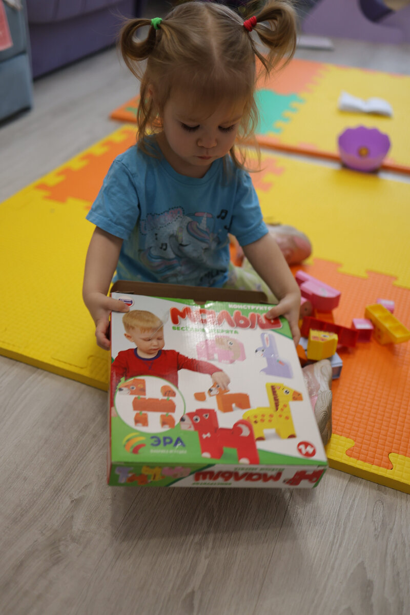 Разноцветные ладошки, раскраски, краски и защита от них. И как я уголь ...