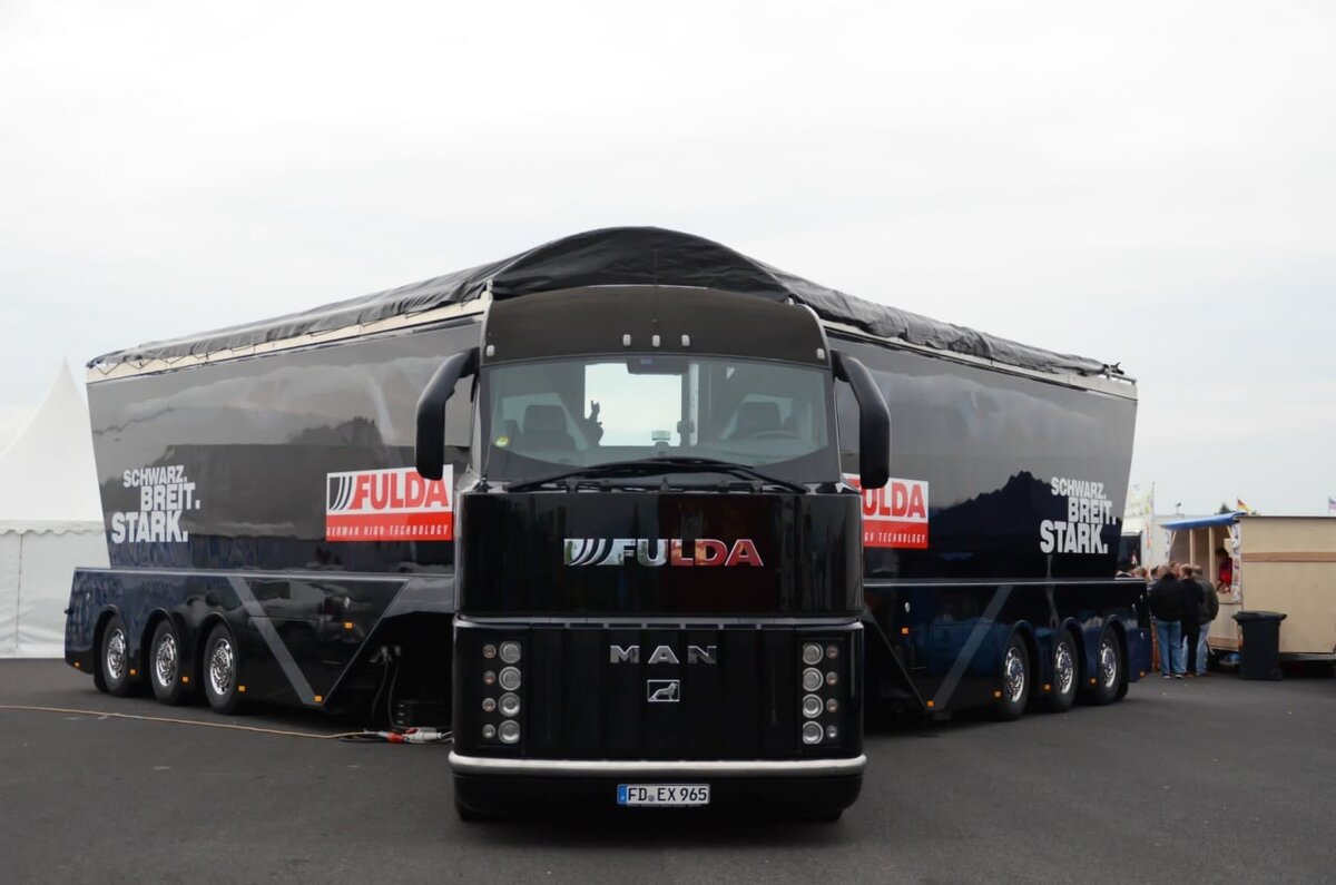 MAN-Fulda — автопоезд с прицепом-сценой, открывающейся как веер | Все о грузовиках ...