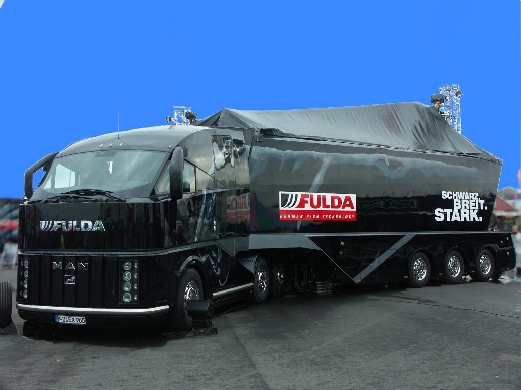 MAN-Fulda — автопоезд с прицепом-сценой, открывающейся как веер | Все о грузовиках ...