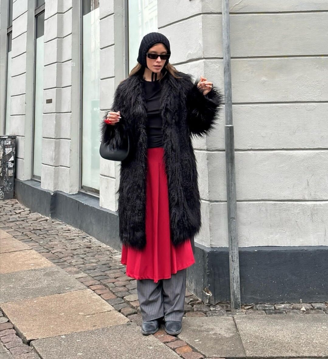 Что не так с модным приёмом, предлагающим надевать юбку или платье на ...