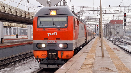 Прибытие ЭП2К-186 со скорым поездом №165А сообщением Санкт-Петербург ...