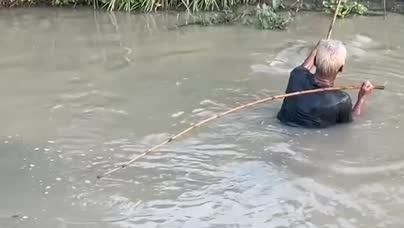 RYBALKA RU | Дед всё-таки подсёк рыбину | Дзен