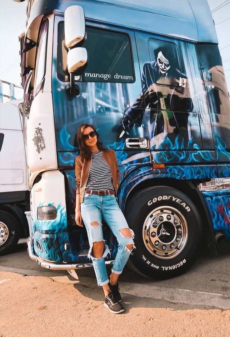 10 идеальных фотографий девушек рядом с грузовиками | Все о грузовиках – Trucksplanet | Дзен