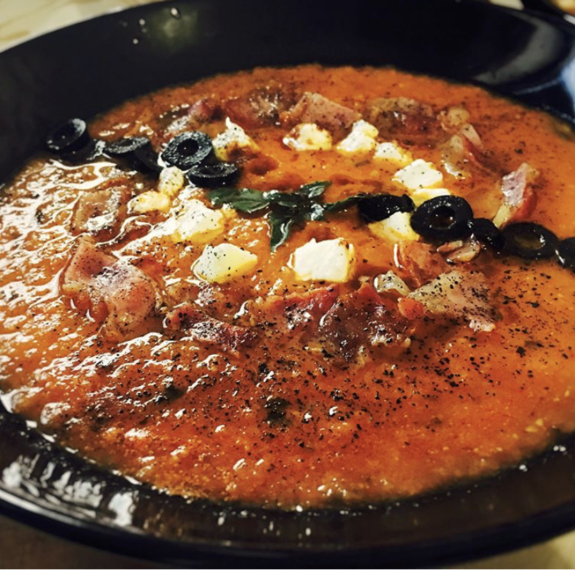 Самый настоящий ,вкусный томатный суп! Можно проглотить язык ...