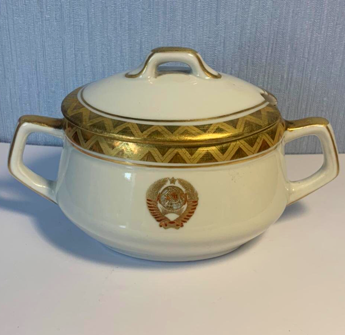 Почему посуда с гербом СССР была недоступна населению и какова ее ...