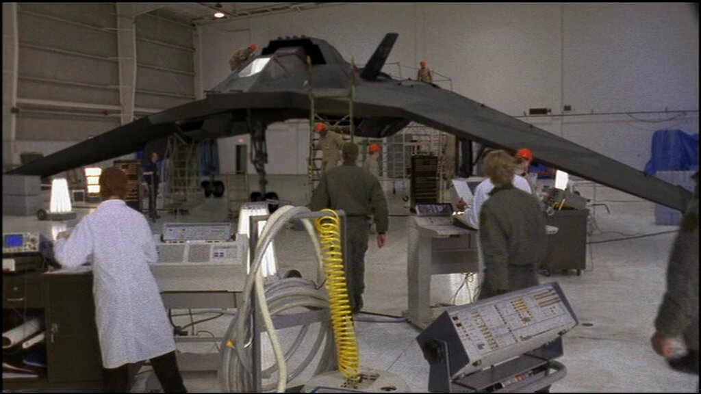 Всё о космическом истребителе-перехватчике F-302 из "Звёздных Врат ...