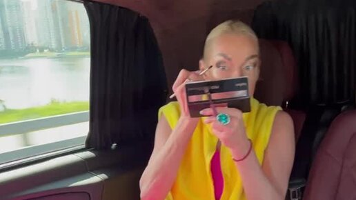 СТАРХИТ | STARHIT | Милашка Анастасия Волочкова наводит красоту в машине | Дзен