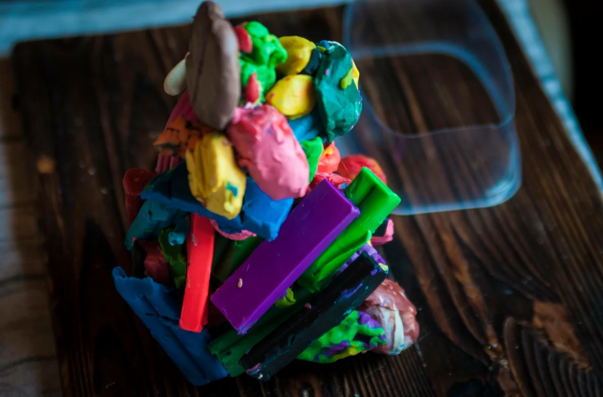 Если у вас давно копятся небольшие кусочки цветного пластилина, я ...