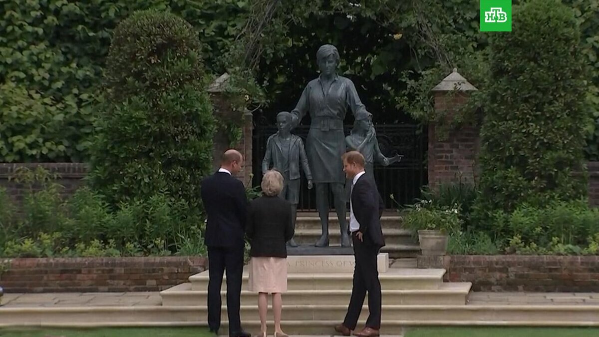 Как памятник Диане открывали. Несерьёзный длинный текст про разные ...