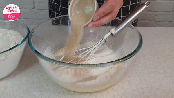 Они просто невесомые, не зря их обожают миллионы людей. Воздушные пончики Берлинеры с начинкой ...