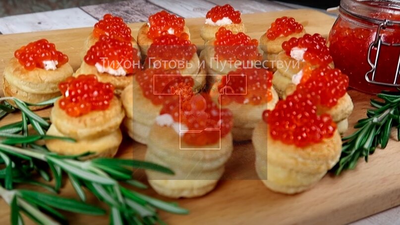 Тарталетки из слоённого теста с икрой и сливочным сыром. Готовим ...