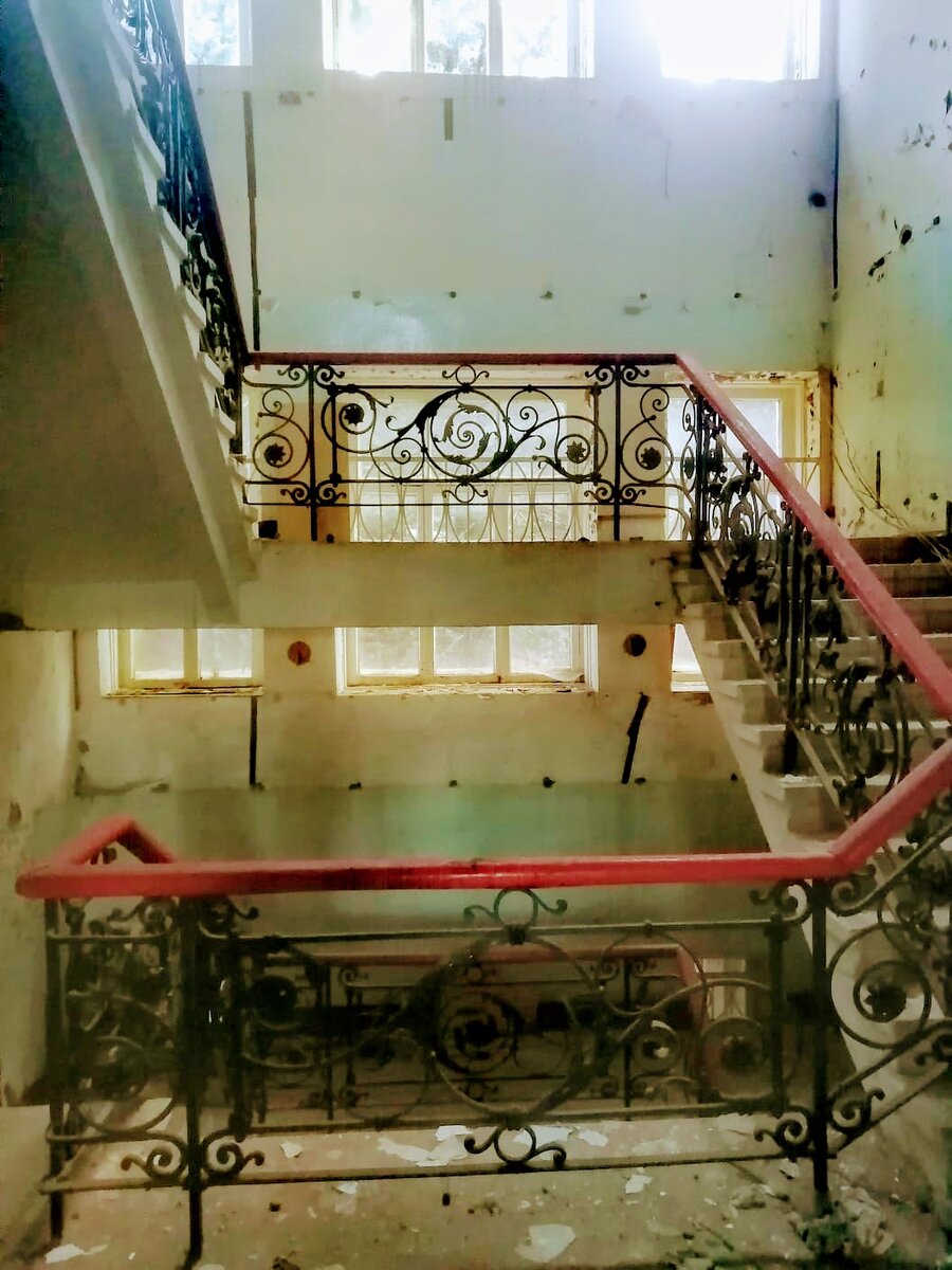 Недалеко от Ялты есть места для уединения. Расскажу про заброшенную ...