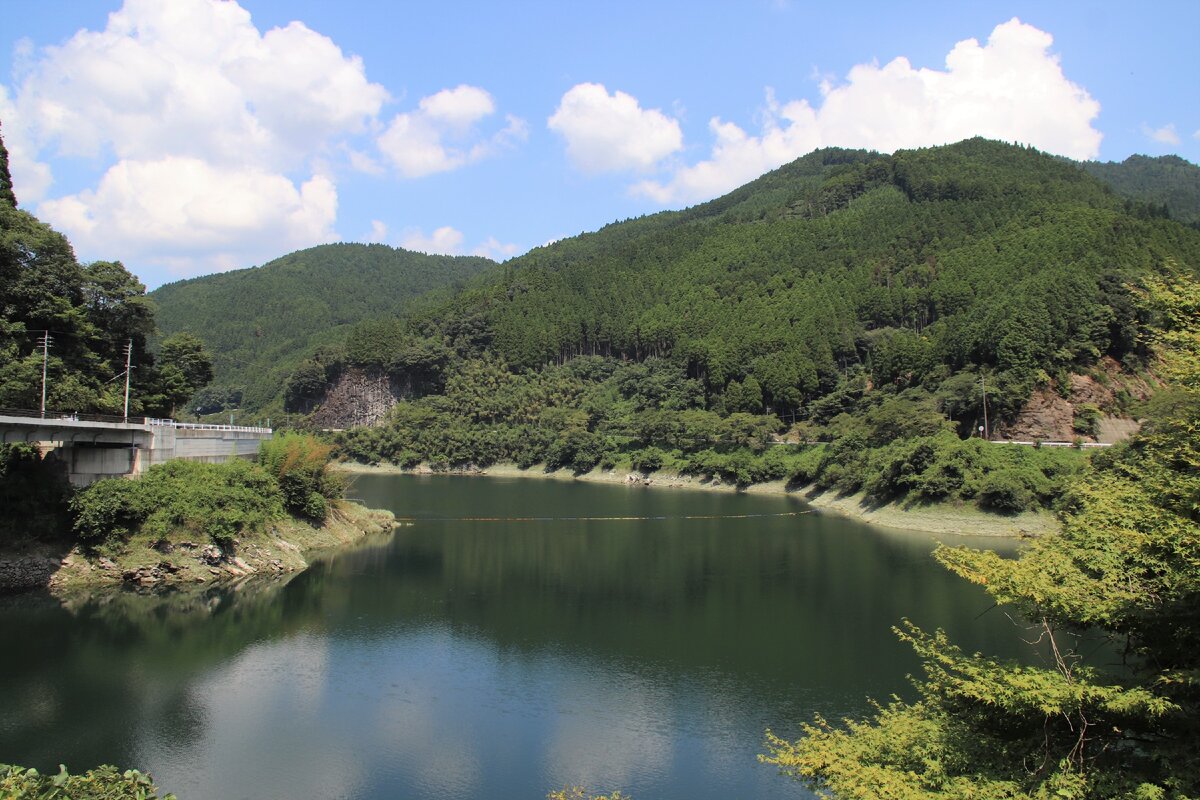 Япония, отдых в пустующем отеле в горах. Необычные скалы - "Chinpou iwa ...