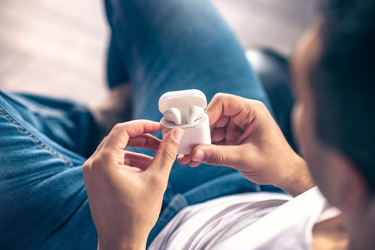 Как выбрать наушники для смартфона: лучшие проводные и беспроводные ...